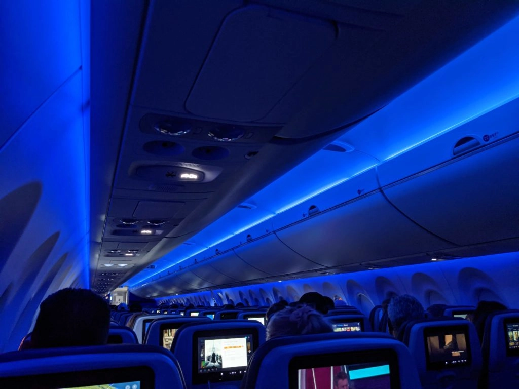 JetBlue-a220-cabin-interior-mood-lighting | PaxEx.Aero