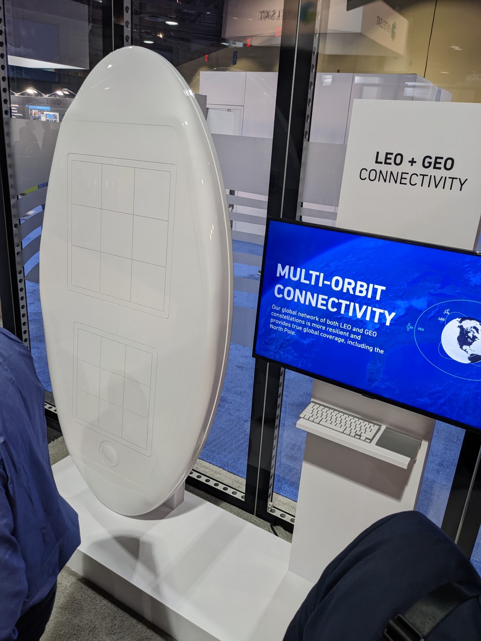 Panasonic Avionics highlights Stellar Blu antenna for OneWeb LEO ...