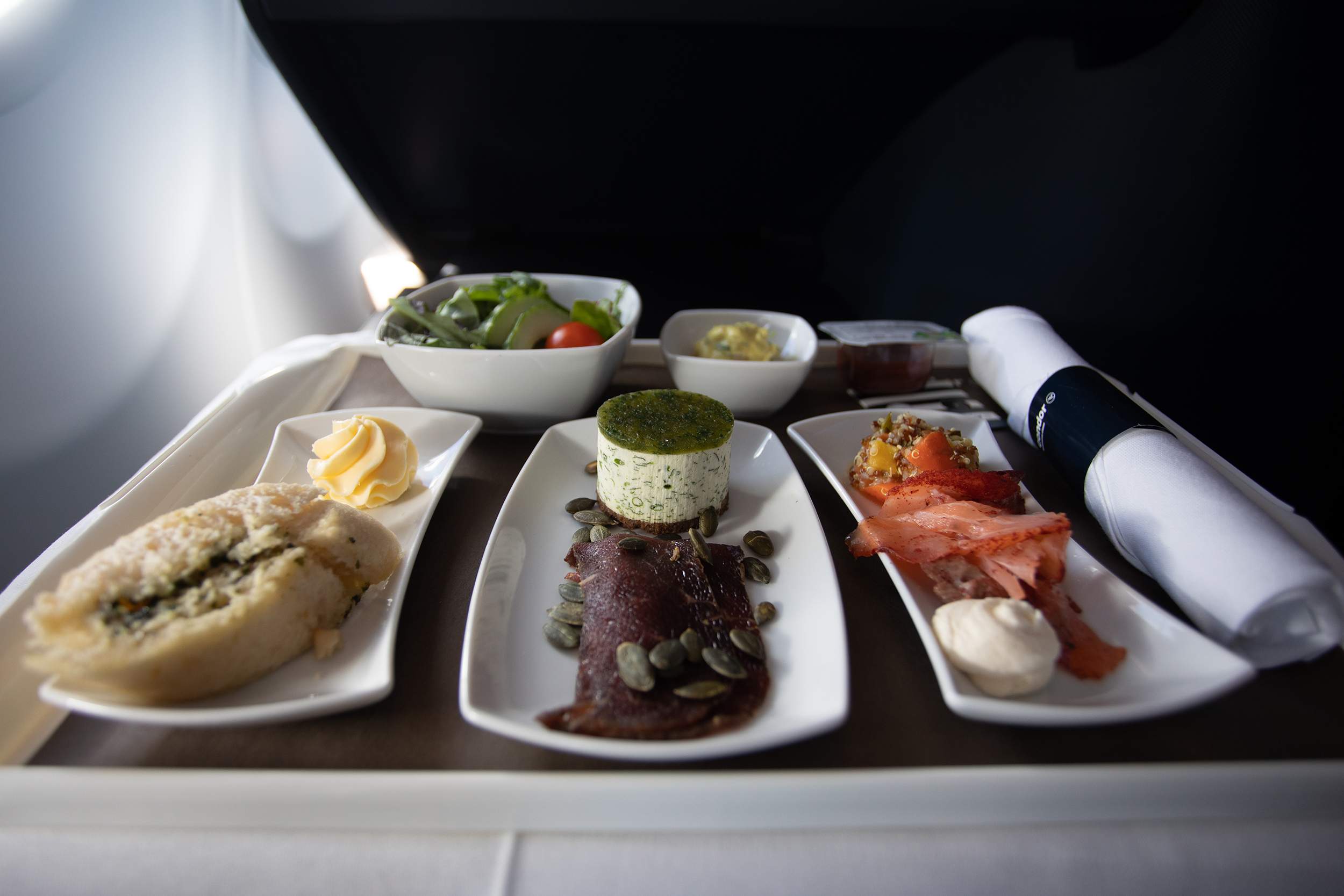 condor-a330neo-business-class-main-meal-app | PaxEx.Aero