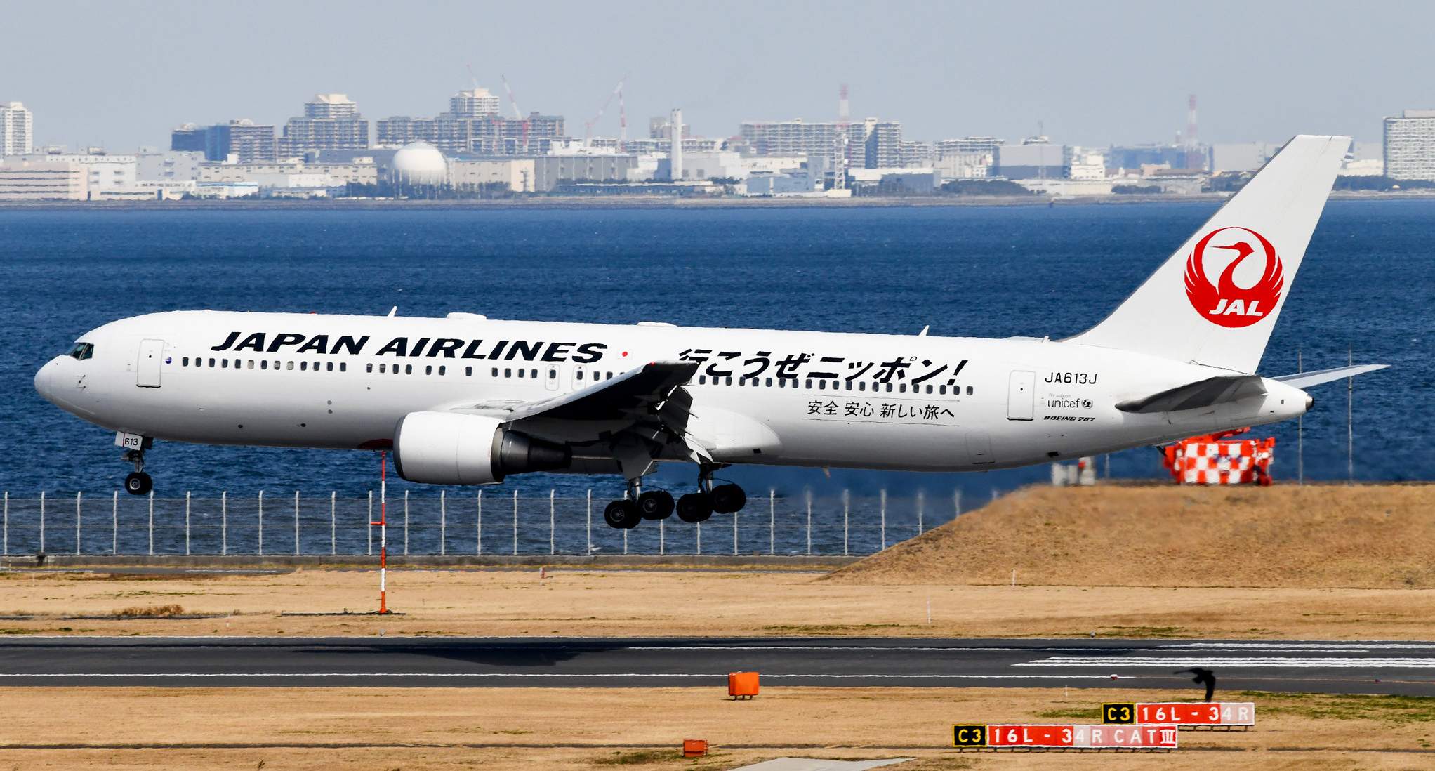 JAL plans boost for inflight Wi-Fi service | PaxEx.Aero