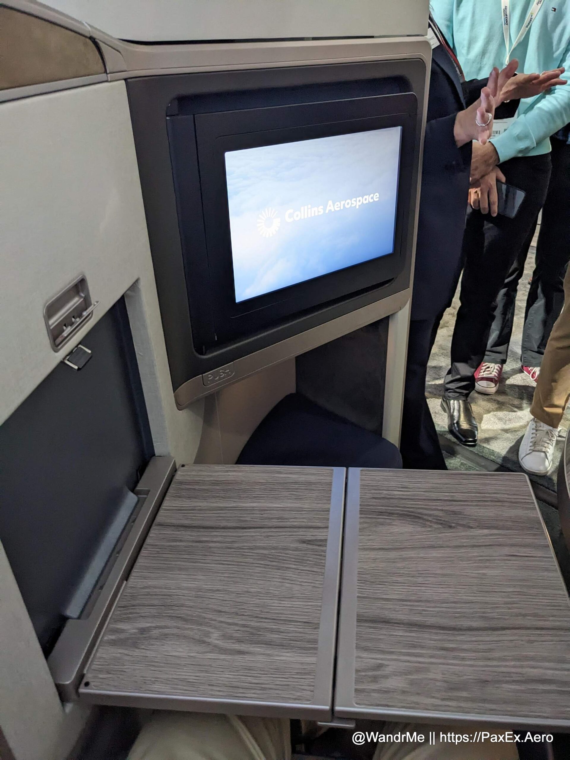 Aurora single-aisle lie-flat business class seats unveiled by Collins ...