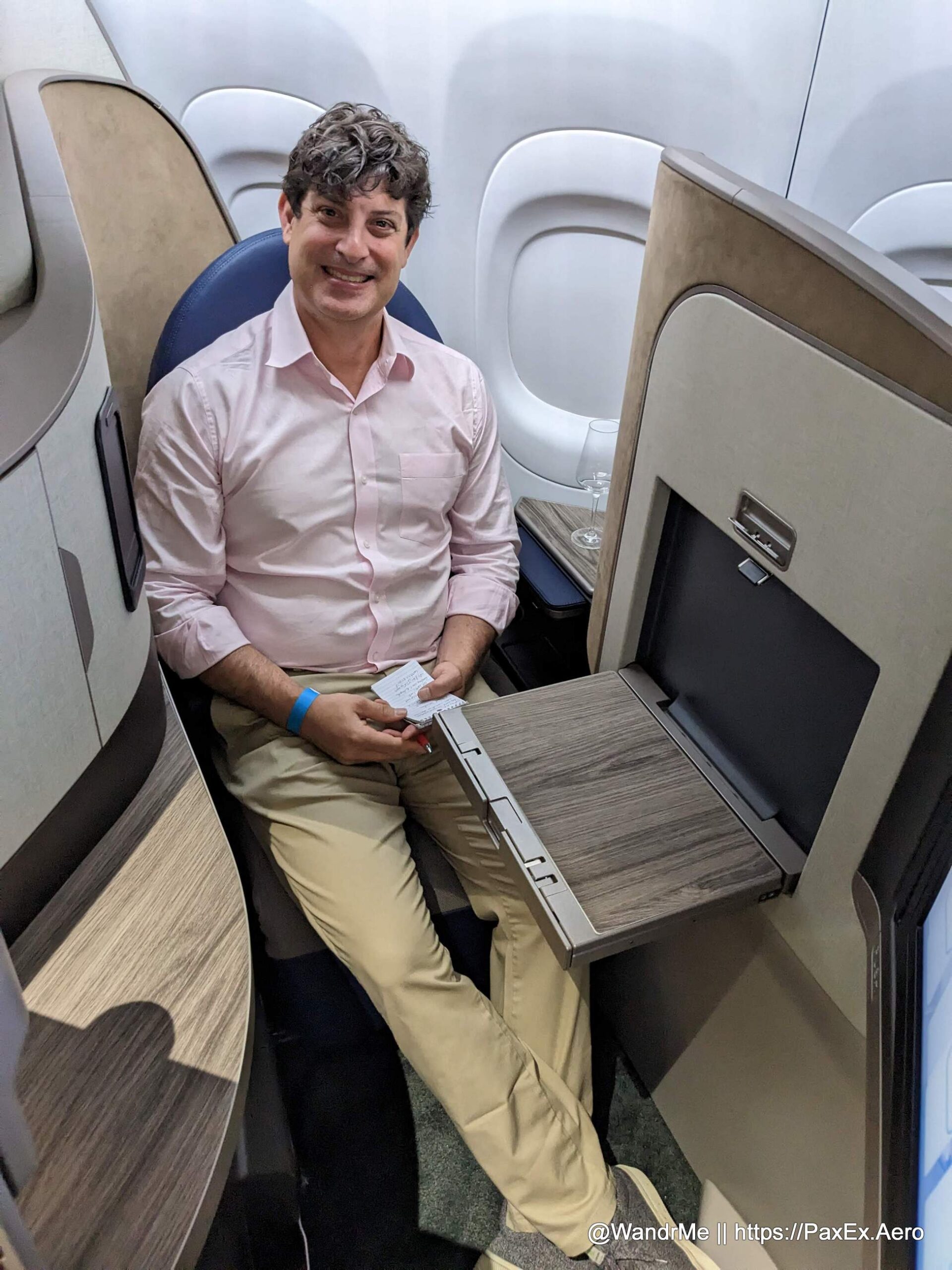 Aurora single-aisle lie-flat business class seats unveiled by Collins ...