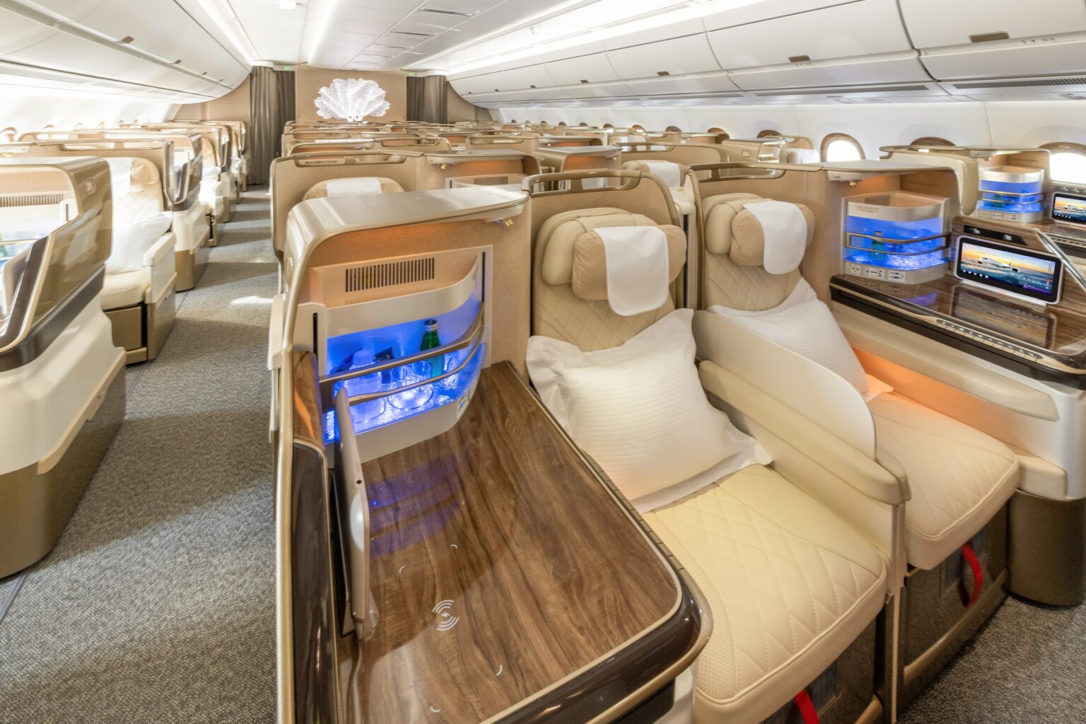 Emirates begins its A350 era with updated seats, entertainment ...