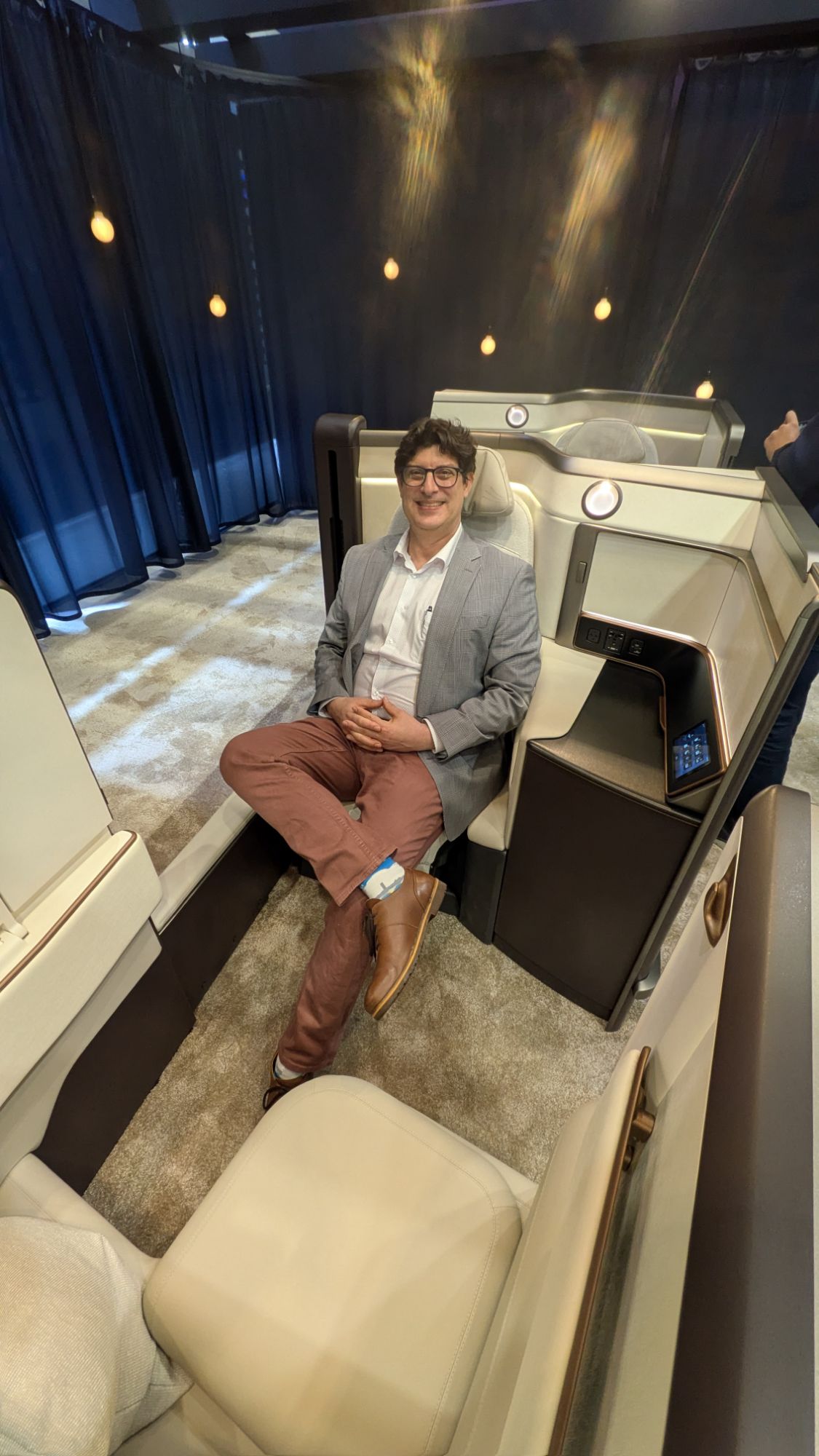 Recaro Adds "Plus" Option for R7 Business Class Bulkhead | PaxEx.Aero